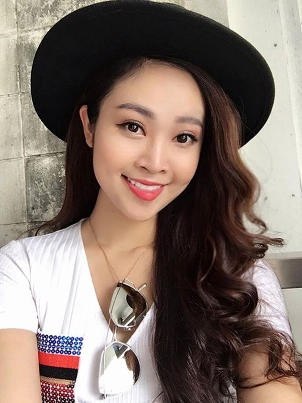 MC Thùy Linh khoe vẻ đẹp mong manh, gợi cảm, tiết lộ lý do độc thân ở tuổi 32