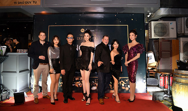 Adam Christopher Chaplin hội ngộ dàn sao Việt tại sự kiện "Defi for you”