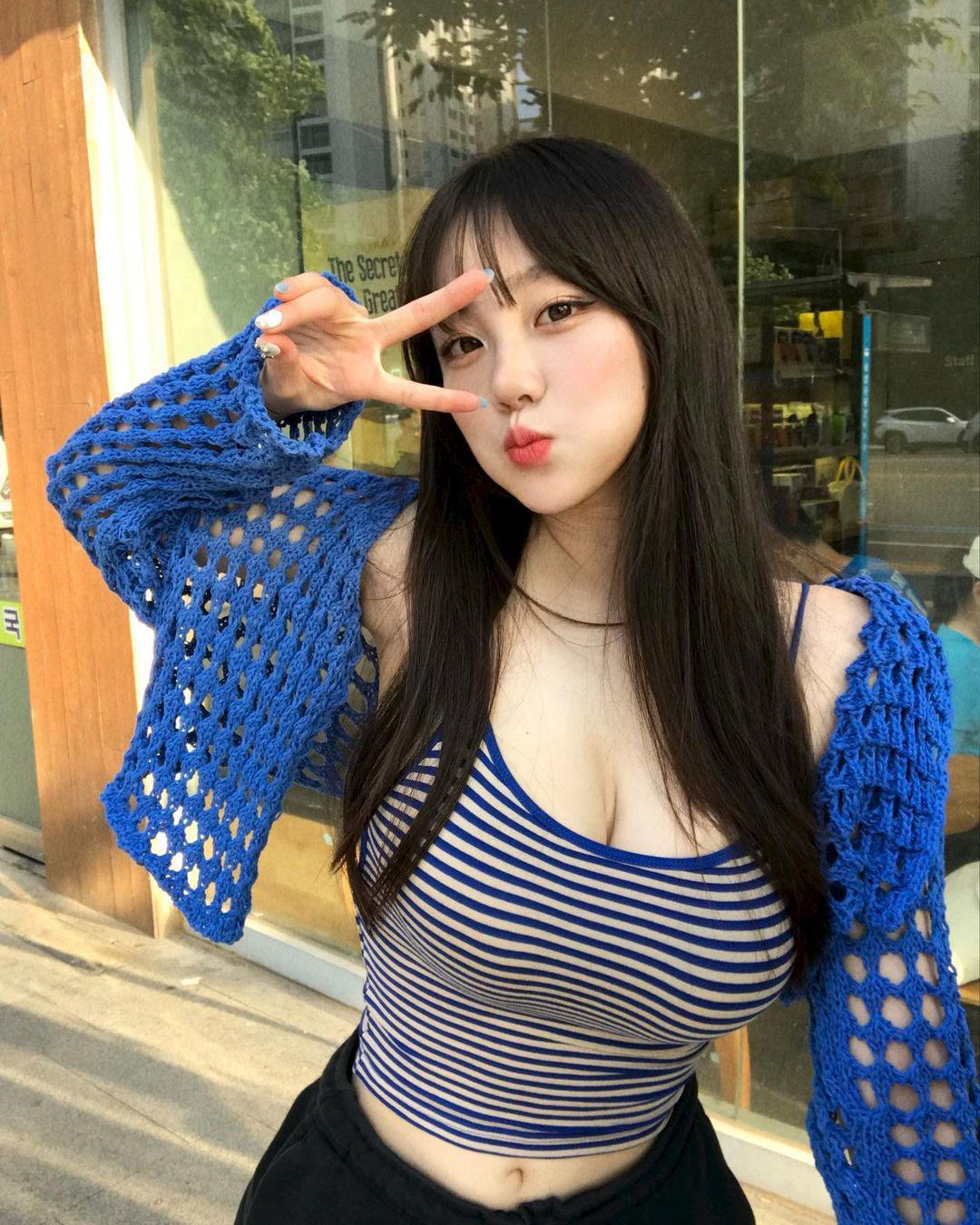 Nữ game thủ khiến triệu fan mê mẩn vì quá đỗi gợi cảm