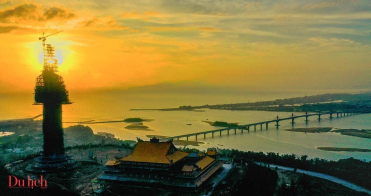 Phong cảnh hữu tình bên tượng phật cao nhất Việt Nam