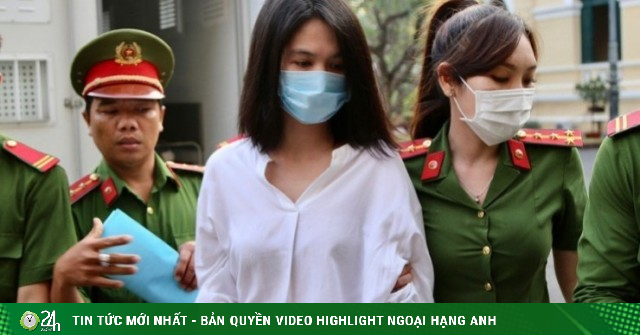 Người mẫu Ngọc Trinh đã được dẫn giải tới toà