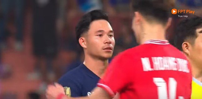 Các cầu thủ ĐT Việt Nam có hành động gì với Supachok mà được khen là ...