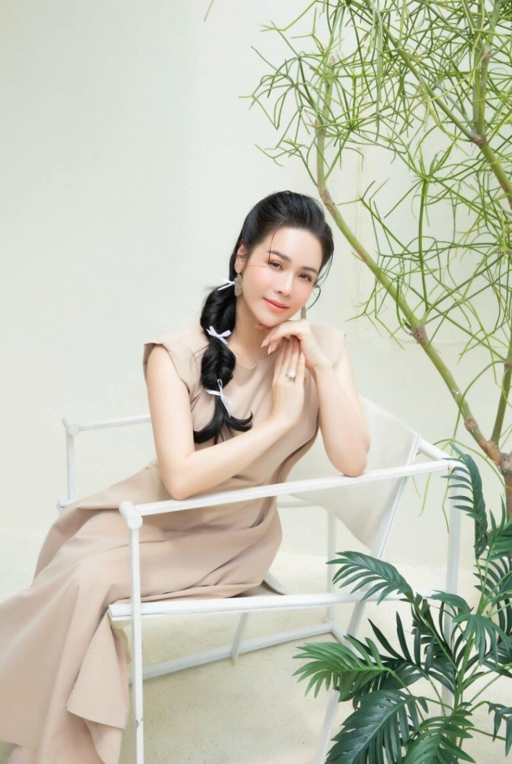 Sao Việt thưởng Tết cho nhân viên: Việt Hương tặng xe 700 triệu đồng, Nhật Kim Anh lì xì vàng miếng