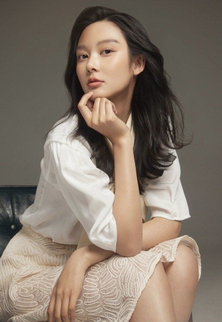 Xuất hiện đối thủ nặng ký của Hoa hậu Ý Nhi tại Miss World, là thạc sĩ cao gần 1m8