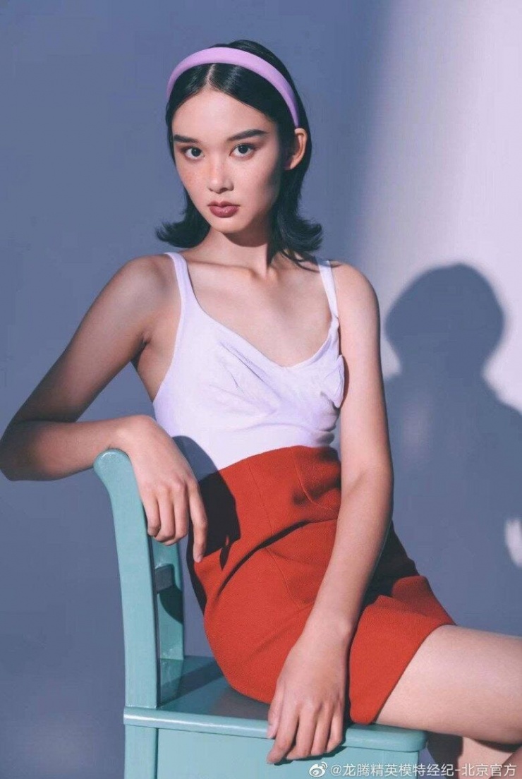 Xuất hiện đối thủ nặng ký của Hoa hậu Ý Nhi tại Miss World, là thạc sĩ cao gần 1m8