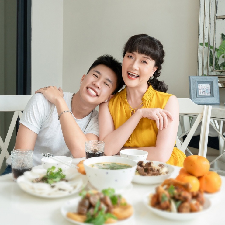 Sao Việt Mùng 1 Tết: Bức ảnh gây sốt nhất