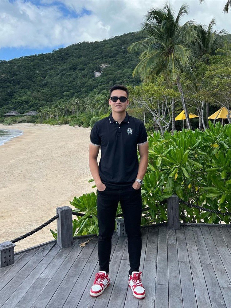 'Bóc giá' đồ hiệu của Bùi Hoàng Việt Anh