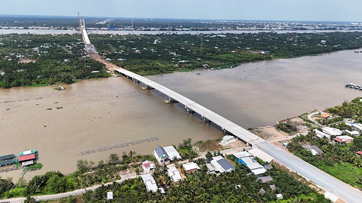 Cầu Rạch Miễu 2 trước thời điểm hợp long