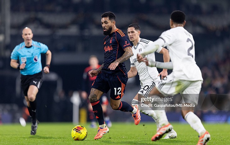 MU tăng tốc mua tiền vệ, Douglas Luiz sáng cửa cập bến Old Trafford