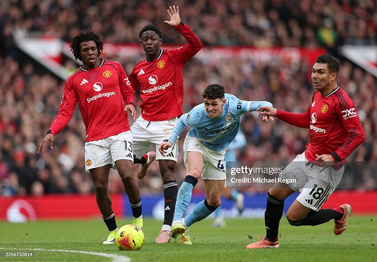 MU tăng tốc mua tiền vệ, Douglas Luiz sáng cửa cập bến Old Trafford