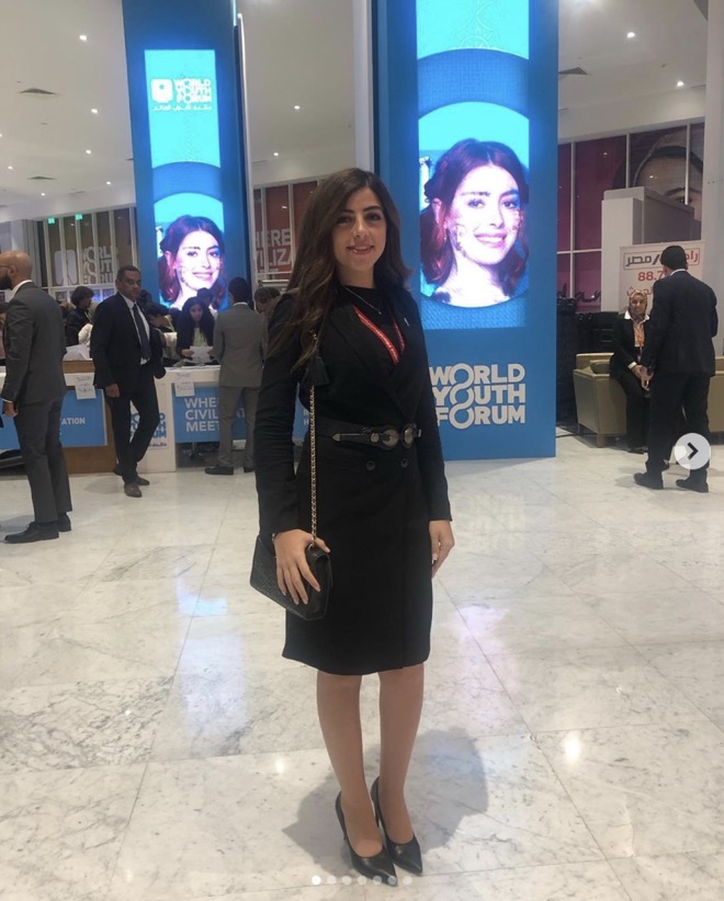 Hình ảnh đời thường của nữ thuyền trưởng Ai Cập xinh đẹp bị đồn làm tắc ...