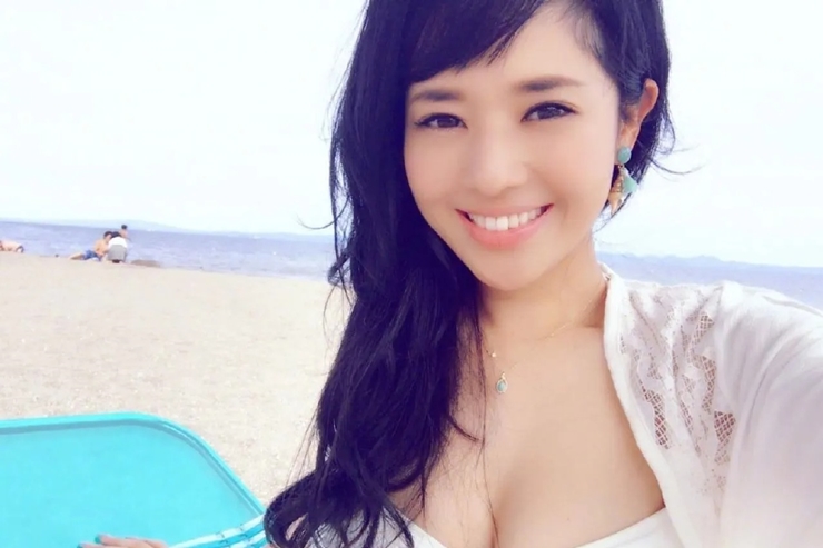 Hết tiền, diễn viên Aoi Sora bất ngờ tái xuất sau 5 năm giải nghệ lấy chồng?