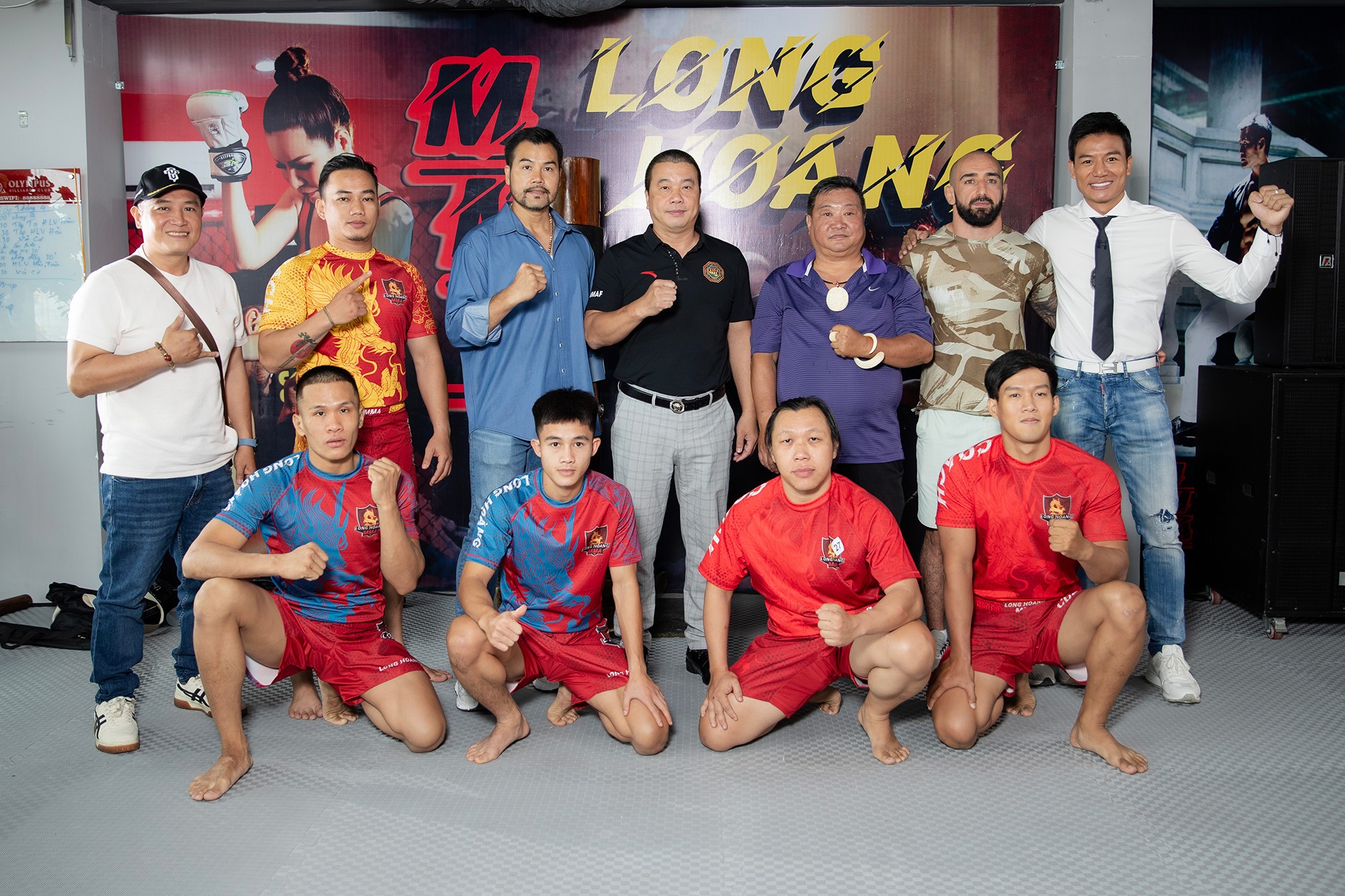 Hoa hậu Bùi Thi Hà cùng "Chú bảo vệ" tập đoàn Long Hoàng ra mắt Võ đường