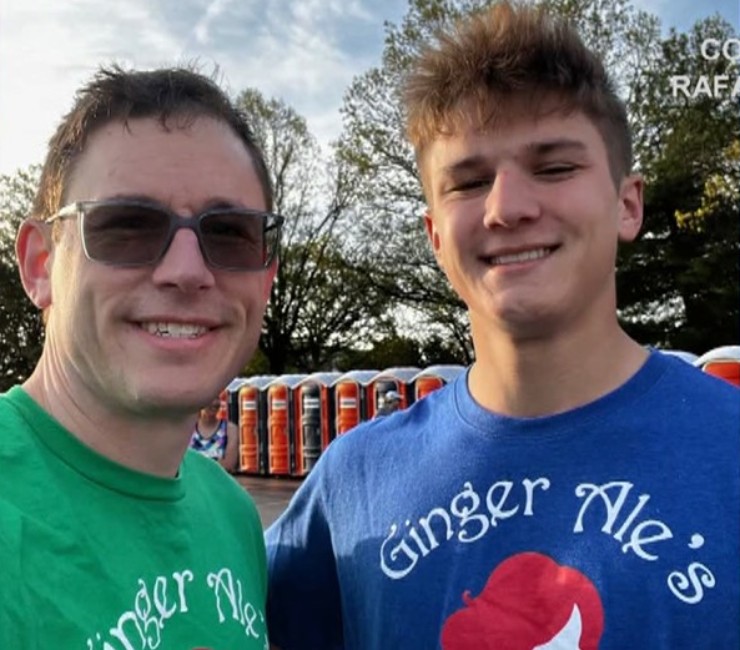 Bố ngừng tim khi chạy đua cự ly 21 km, được con trai kịp thời cứu sống