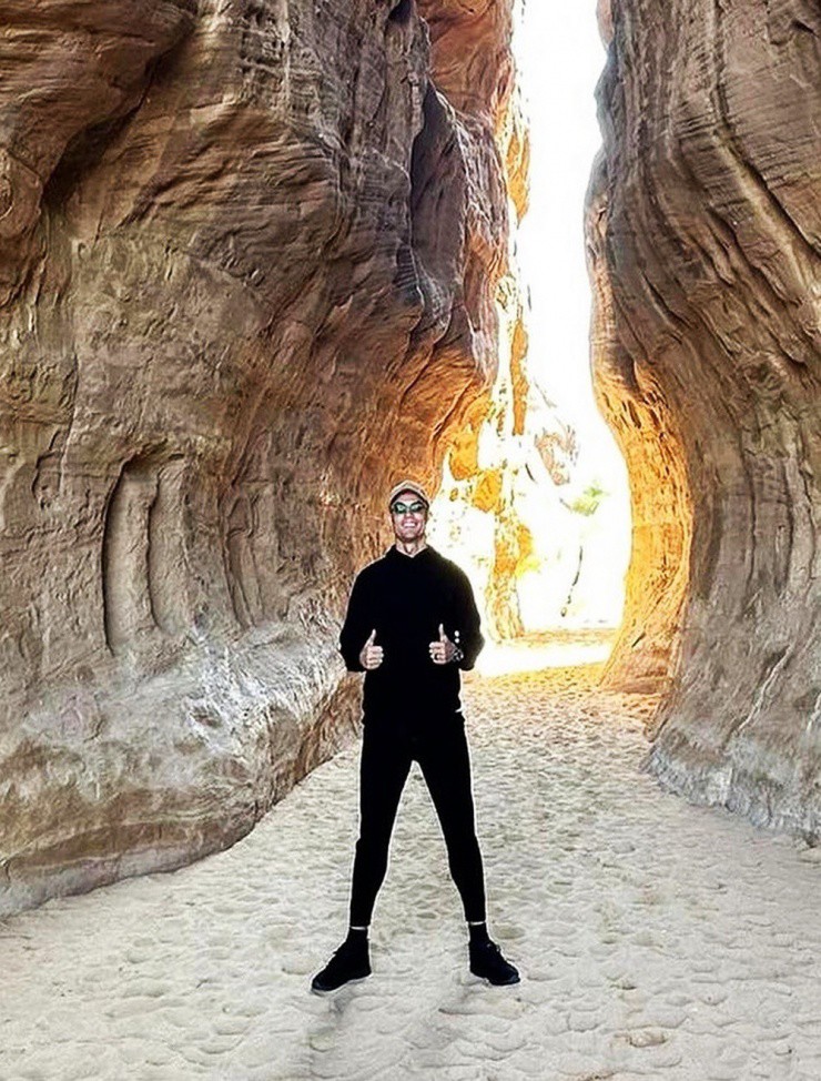 Cristiano Ronaldo diện đồ xa xỉ ton-sur-ton