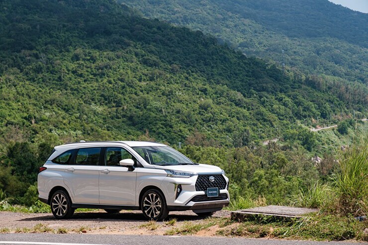Giá xe Toyota Veloz Cross tháng 6/2026, ưu đãi 100% phí trước bạ