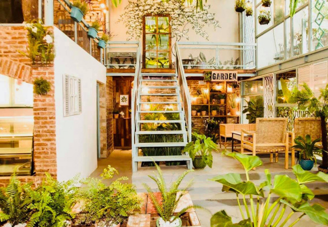 Quán cà phê giữa lòng Sài Gòn khiến bạn cảm giác như đang ở giữa mùa ...