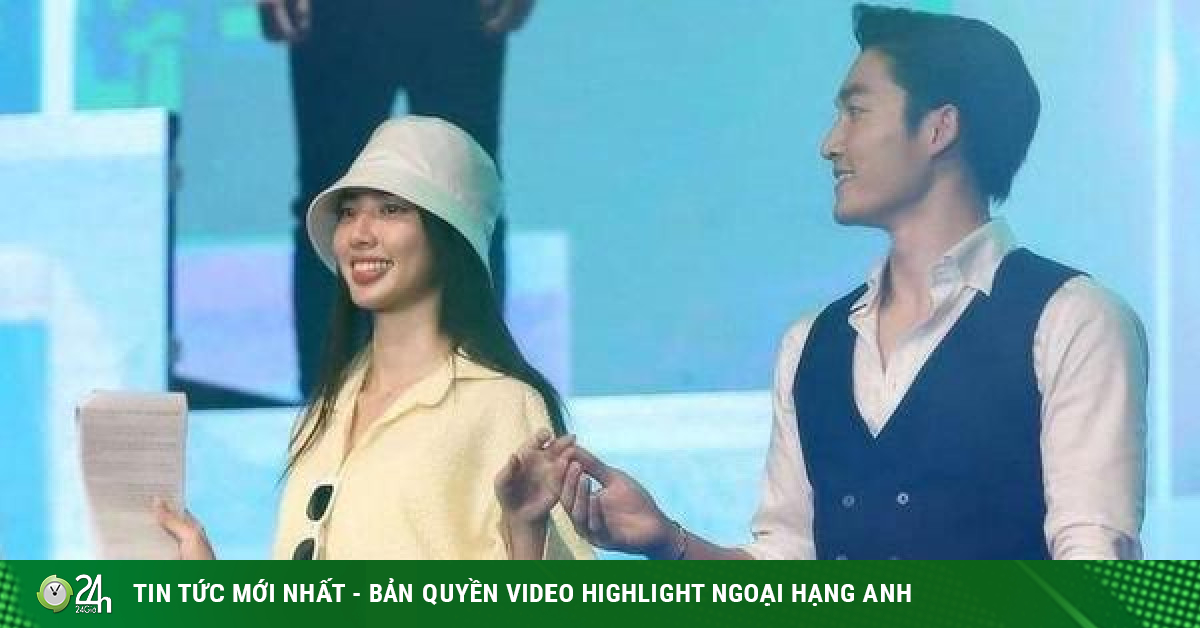 Phản ứng của Đình Tú khi cầm tay Hoa hậu Thùy Tiên