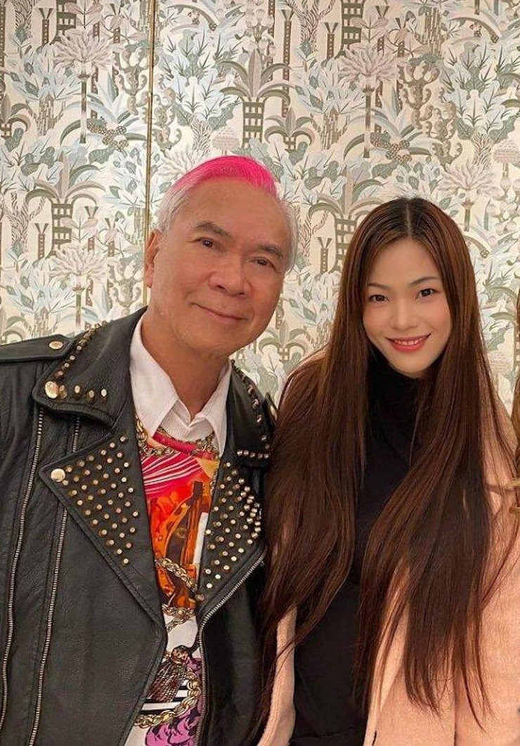 Ca sĩ hát quán bar U80 lấy vợ trẻ đẹp kém 36 tuổi gây tranh cãi