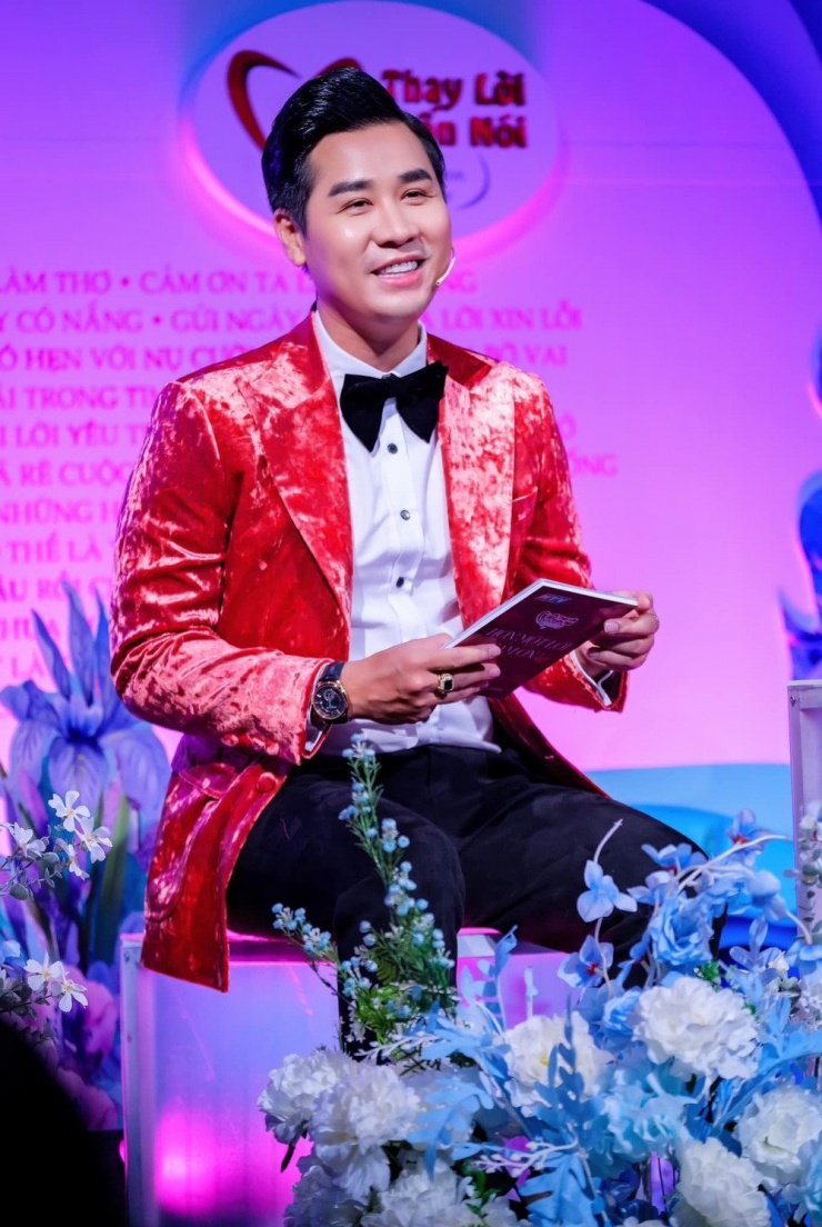 MC Nguyên Khang tuổi 40: Kín tiếng đời tư, vượt biến cố cháy nhà hàng