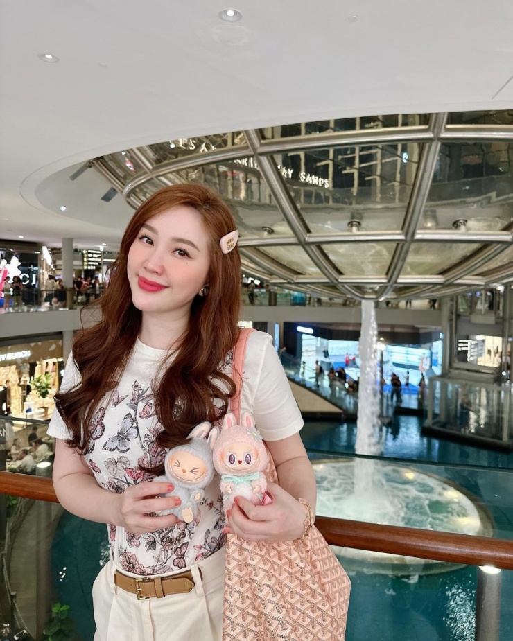 Sao Việt đổ xô theo cơn sốt phối túi với đồ chơi Labubu