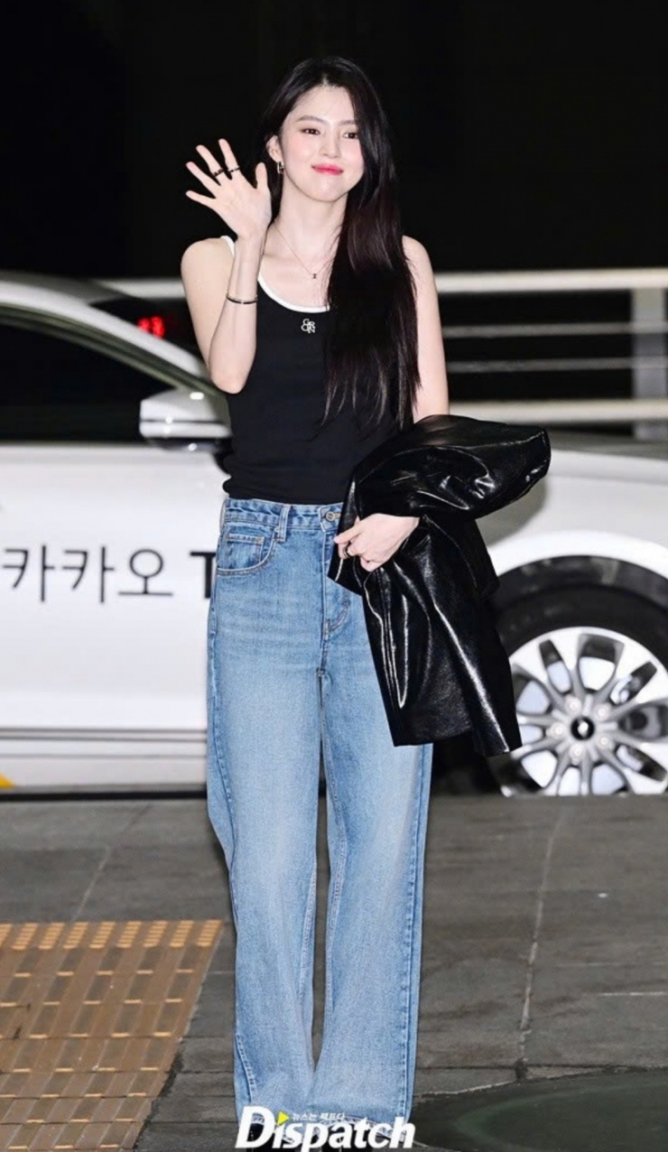 Han So Hee biến sân bay thành sàn catwalk