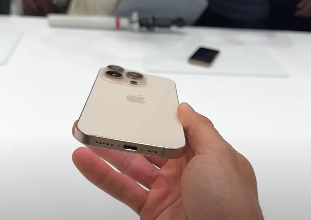 Màu mới iphone 16 Pro Max: cận cảnh Titan Sa Mạc ngày ra mắt