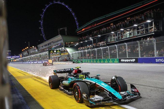 Đua xe F1, Singapore GP: "Quà” chia tay của Ricciardo dành cho Verstappen