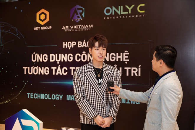OnlyC - Lou Hoàng là nghệ sĩ đầu tiên ở Việt Nam sử dụng công nghệ biểu ...