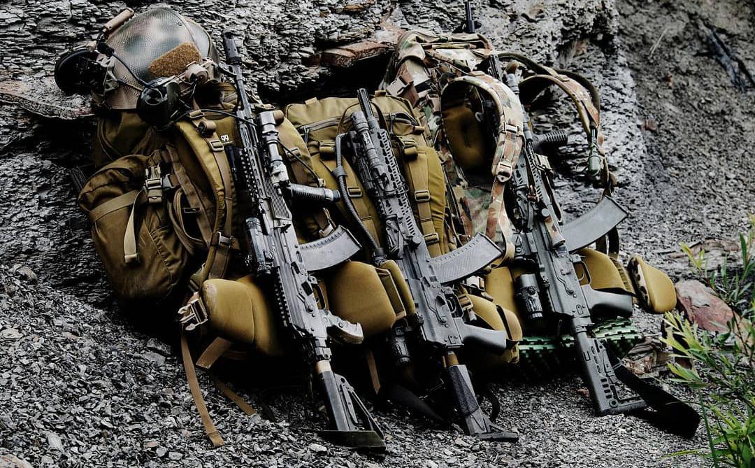 [ẢNH] Khẩu súng AK được 'thửa riêng' cho đặc nhiệm Nga có gì đặc biệt?