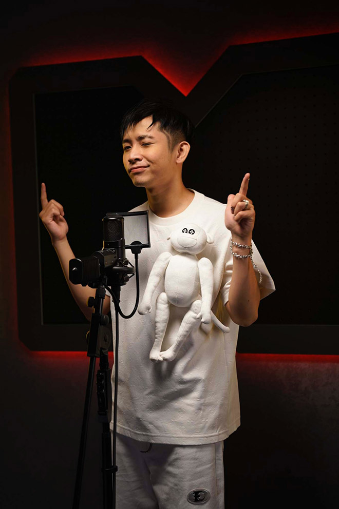 Ricky Star "rủ" hội bạn thân chốt sổ năm 2021 bằng cách này đây