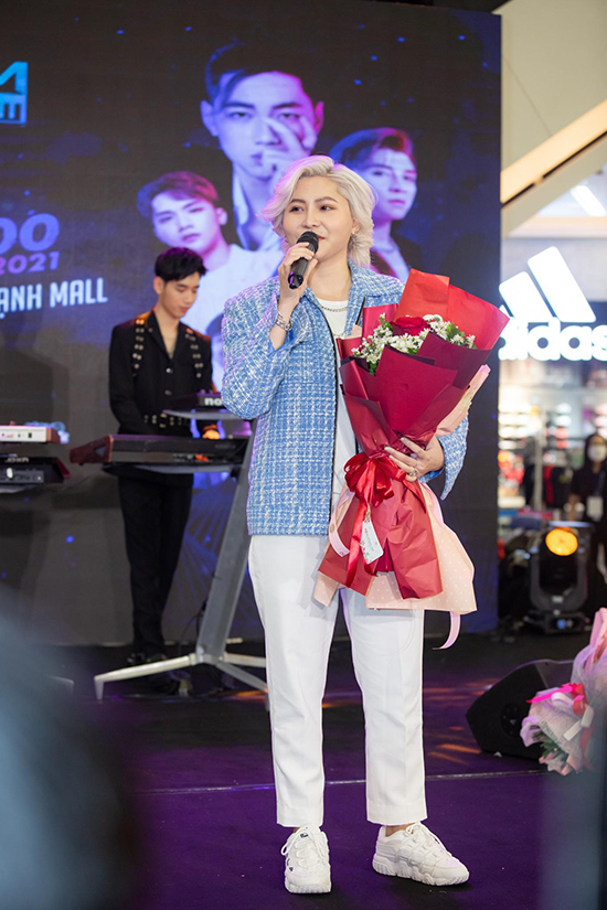 K-ICM, Vicky Nhung cùng các ca sĩ cháy hết mình với khán giả trong đêm ...