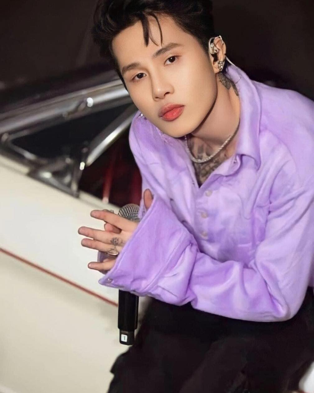 Jack được hàng trăm fan vây kín trong đêm nhạc tự tổ chức, gây tranh ...