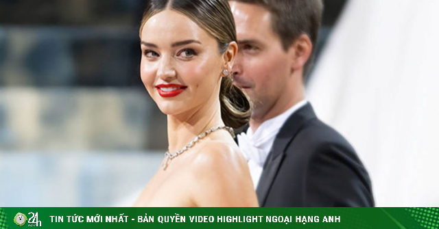 Theo đuổi gu thời trang kín đáo, "mỹ nhân sát tỷ phú" vẫn được khen ...