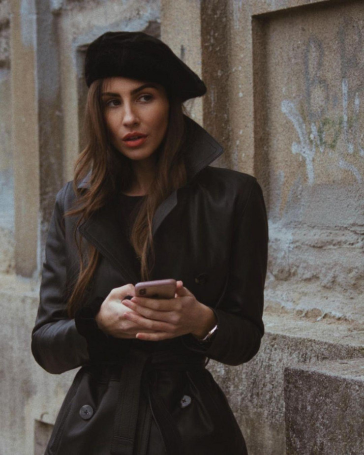 Vợ quyến rũ của "nam thần gác đền" tuyển Croatia Livakovic