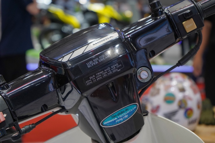 Nguyên bản Honda Super Dream gần 30 năm tuổi tại Việt Nam