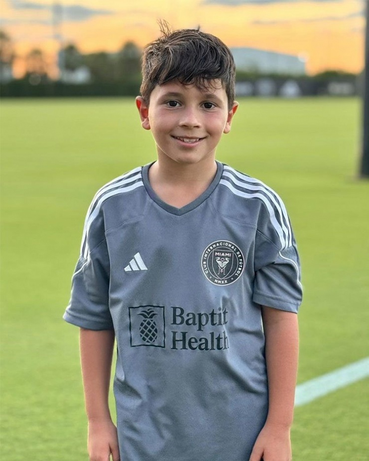 Ba con trai ngày một lớn của Messi