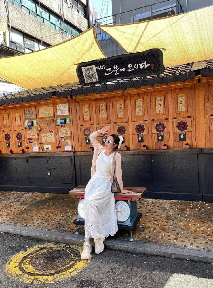 Từ ngày lấy chồng, Midu chỉ mê mặc 1 kiểu chân váy, vừa thanh lịch vừa ...