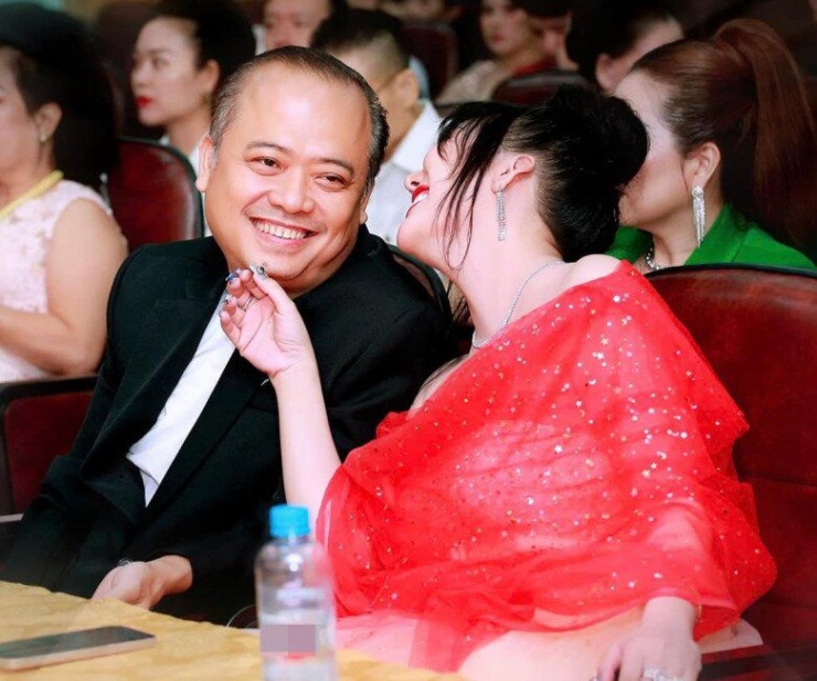 Phi Thanh Vân tình tứ bên ông xã, tiết lộ thời điểm làm đám cưới